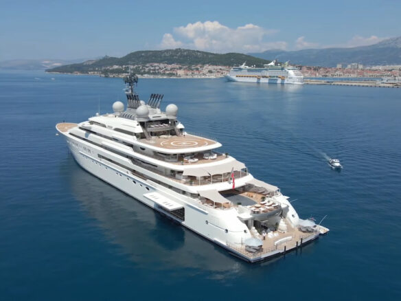 The World’s Largest Super Yachts – The Billionaires Club – Yacht